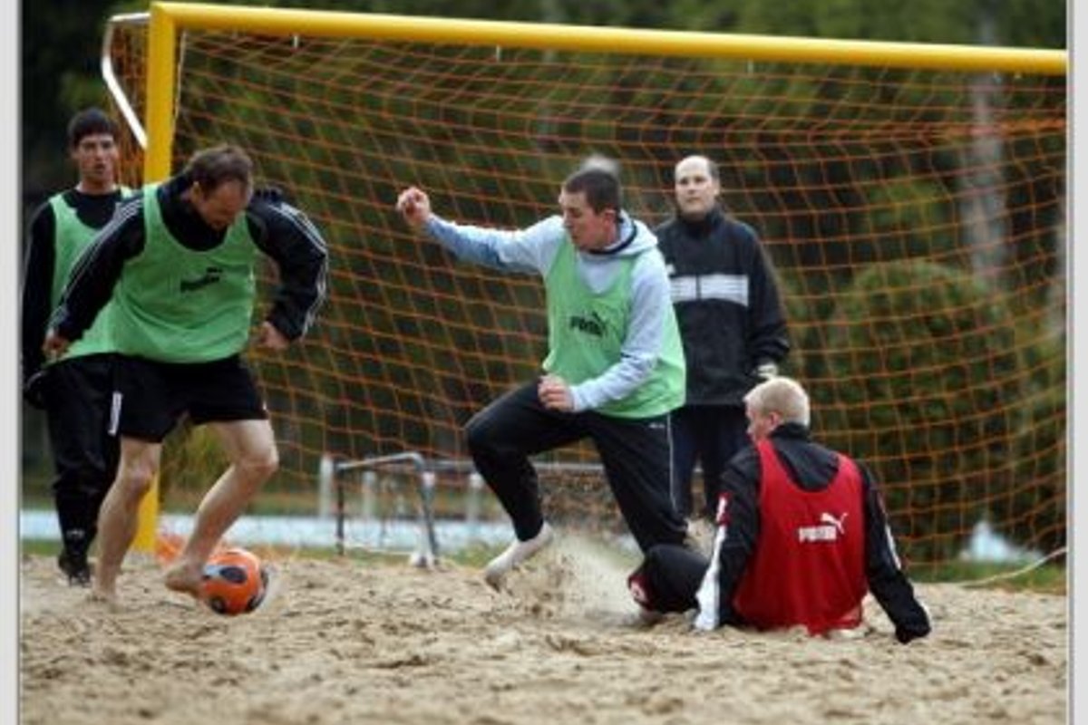 Eesti rannajalgpallikoondis sai Portugalilt kõva sauna - Delfi Sport Eesti rannajalgpallikoondis sai Portugalilt kõva sauna - Delfi Sport
