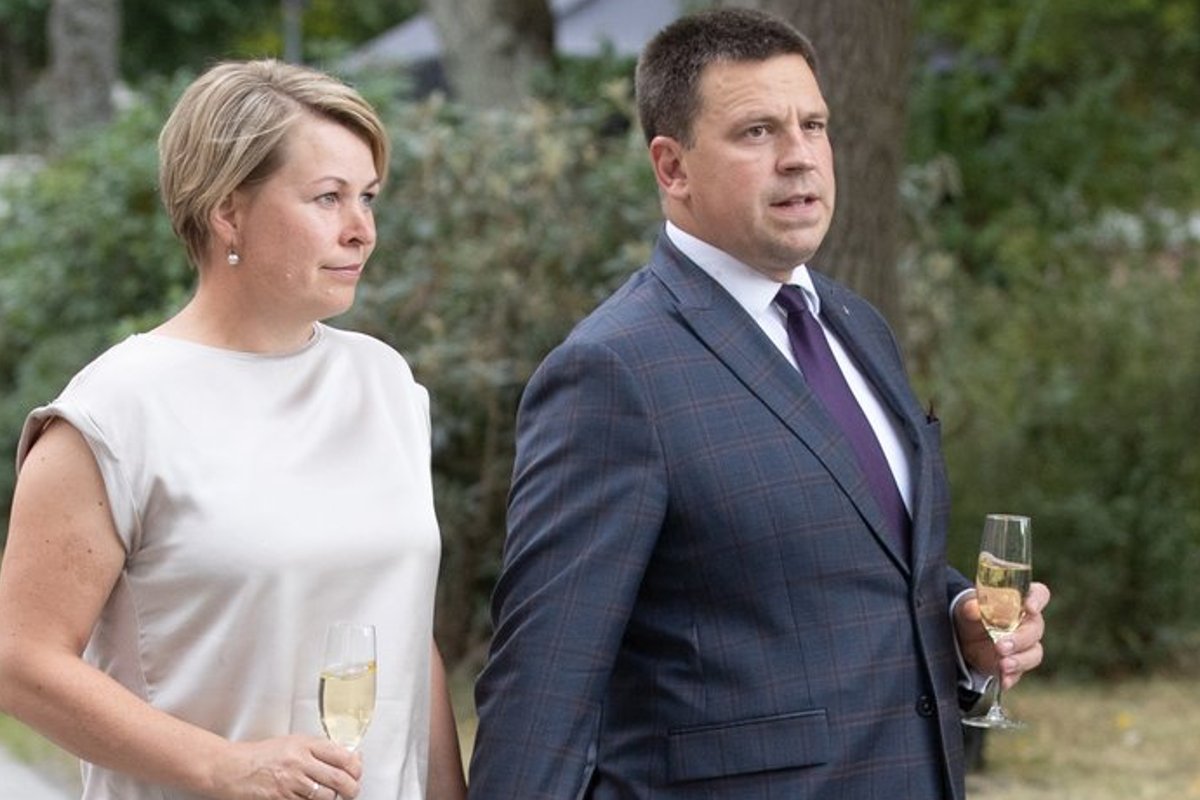ARMAS KLÕPS | Jüri Ratas tähistab abikaasaga pulma-aastapäeva: need on ... ARMAS KLÕPS | Jüri Ratas tähistab abikaasaga pulma-aastapäeva: need on ...
