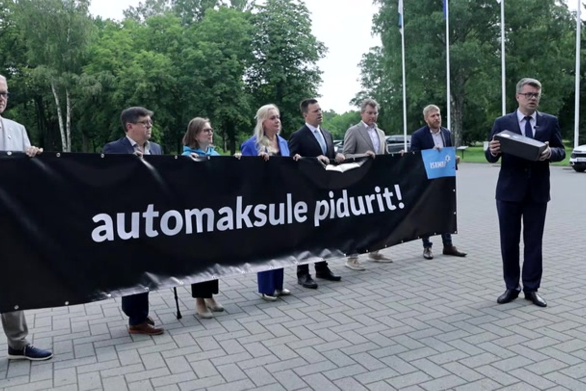 VIDEO ja FOTOD | Isamaa andis Kadriorus ligi 20 000 automaksuvastast ... VIDEO ja FOTOD | Isamaa andis Kadriorus ligi 20 000 automaksuvastast ...