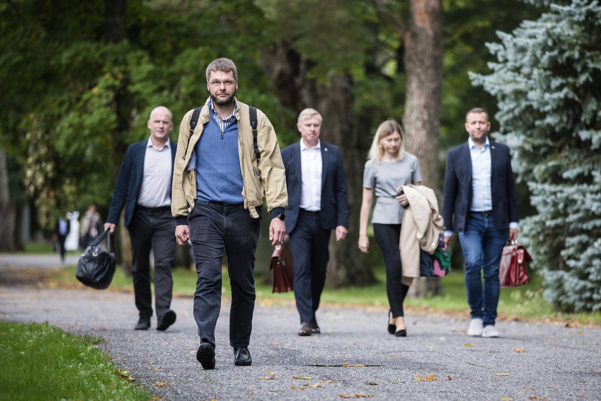 FOTOD | Valitsuse liikmed kogunesid Vihulasse riigieelarvet koostama ... FOTOD | Valitsuse liikmed kogunesid Vihulasse riigieelarvet koostama ...
