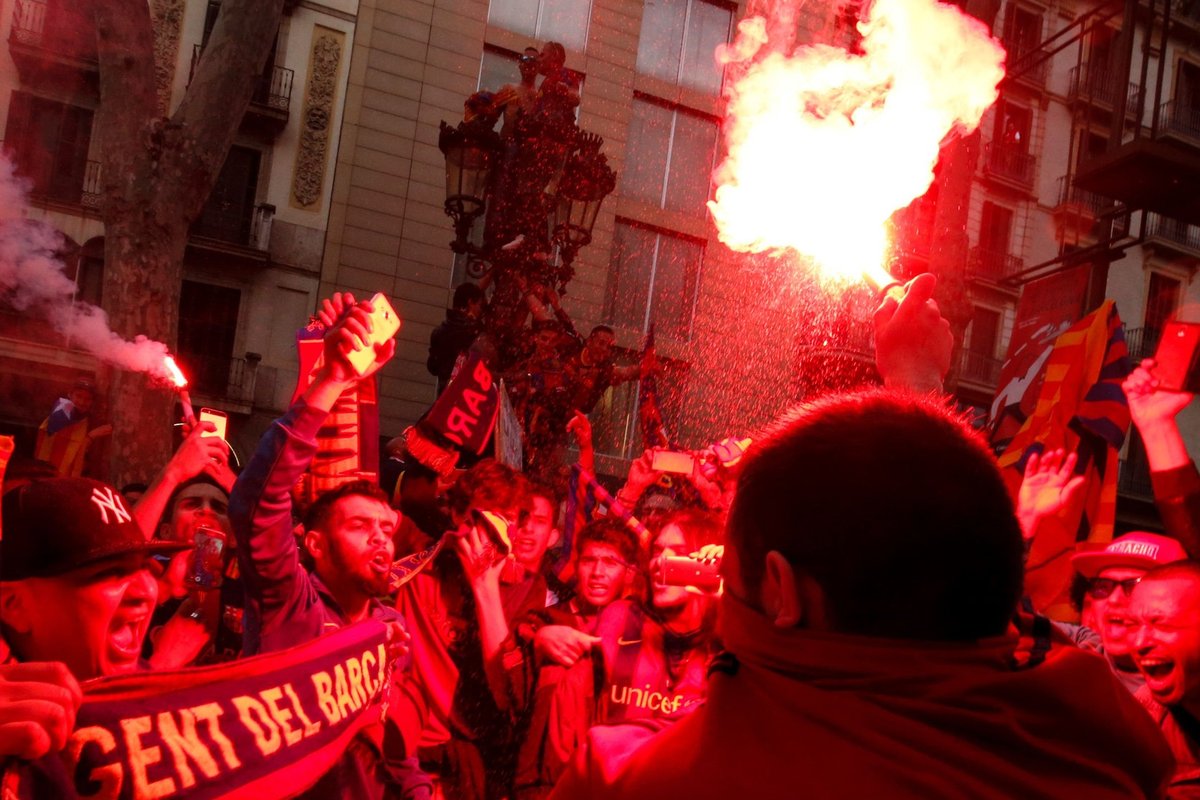 FOTOD JA VIDEO: Tuhanded inimesed kogunesid tänavatele Barcelona ... FOTOD JA VIDEO: Tuhanded inimesed kogunesid tänavatele Barcelona ...