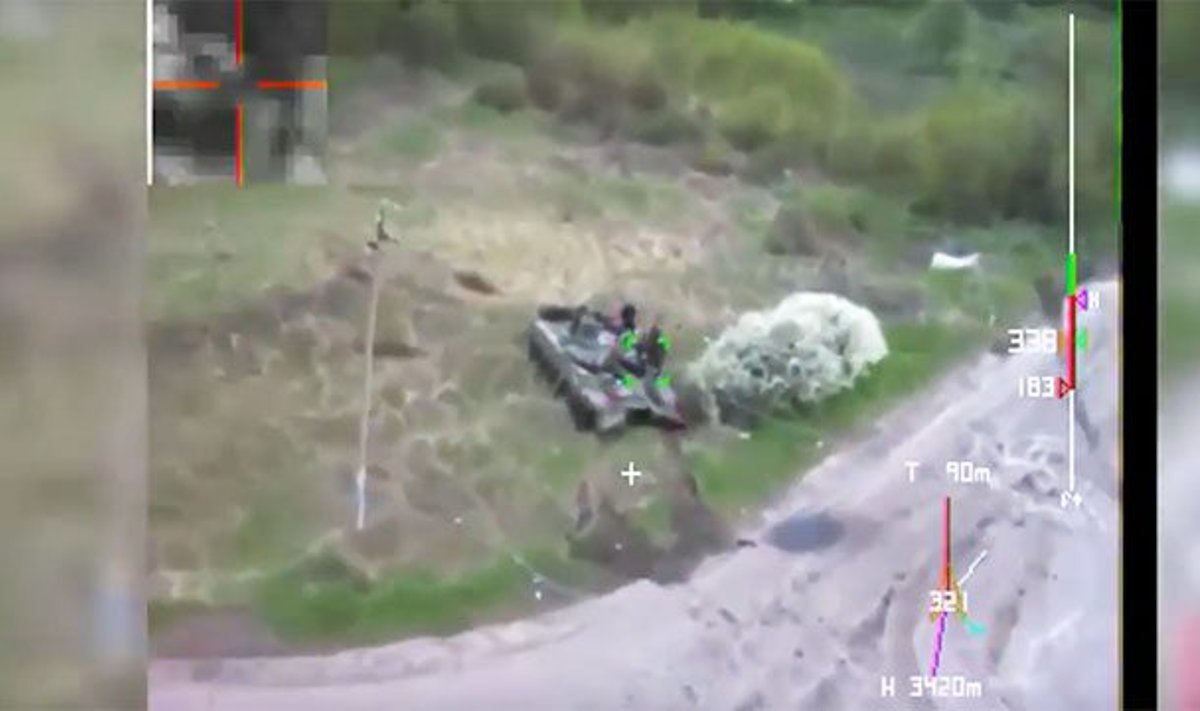VIDEO | Kamikaze-droon lendas Ida-Ukrainas vene tankistide piknikule ... VIDEO | Kamikaze-droon lendas Ida-Ukrainas vene tankistide piknikule ...