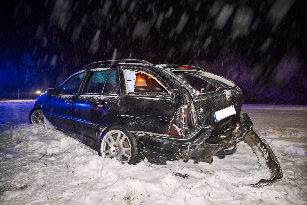 FOTOD | Ööl vastu laupäeva põrkasid Viljandimaal kokku kaks autot - Delfi FOTOD | Ööl vastu laupäeva põrkasid Viljandimaal kokku kaks autot - Delfi